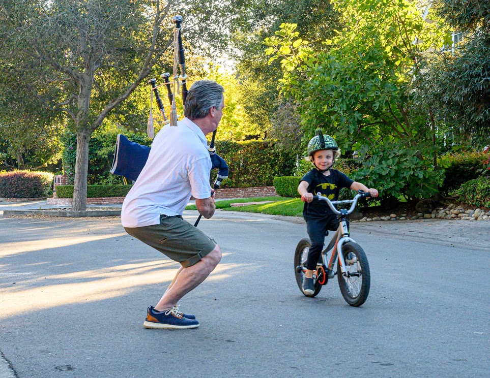 Ken Sutherland cheers his Menlo Park neighborhood by playing the ...