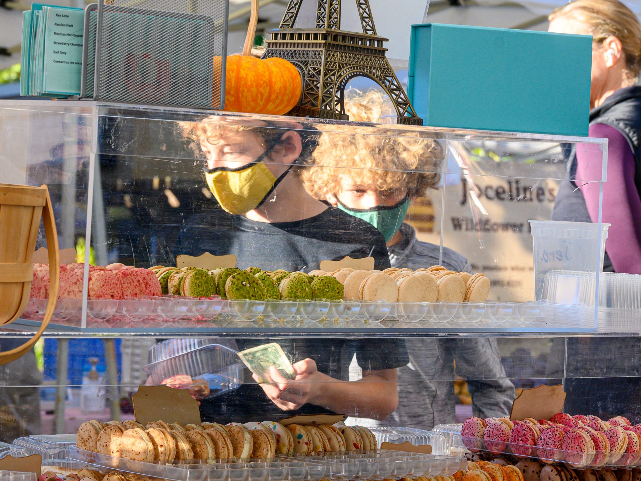 More shopping sights from opening of Bon Marché - InMenlo