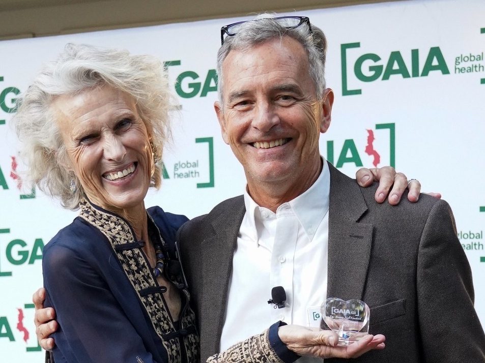 Frannie Hall Kieschnick honored with GAIA Global Citizen Award - InMenlo