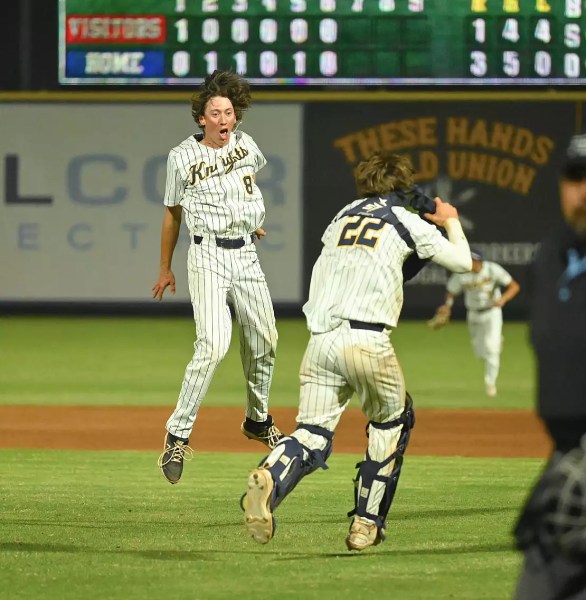 Spotted: Menlo School baseball celebrating victory - InMenlo