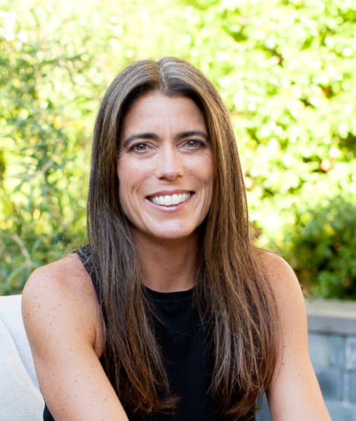 Amy Breen writes book about her family's life in Spain - InMenlo