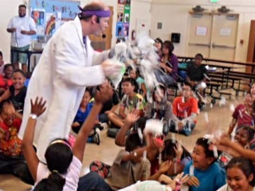 The Science Wizard appears at Belle Haven Library on August 11 - InMenlo