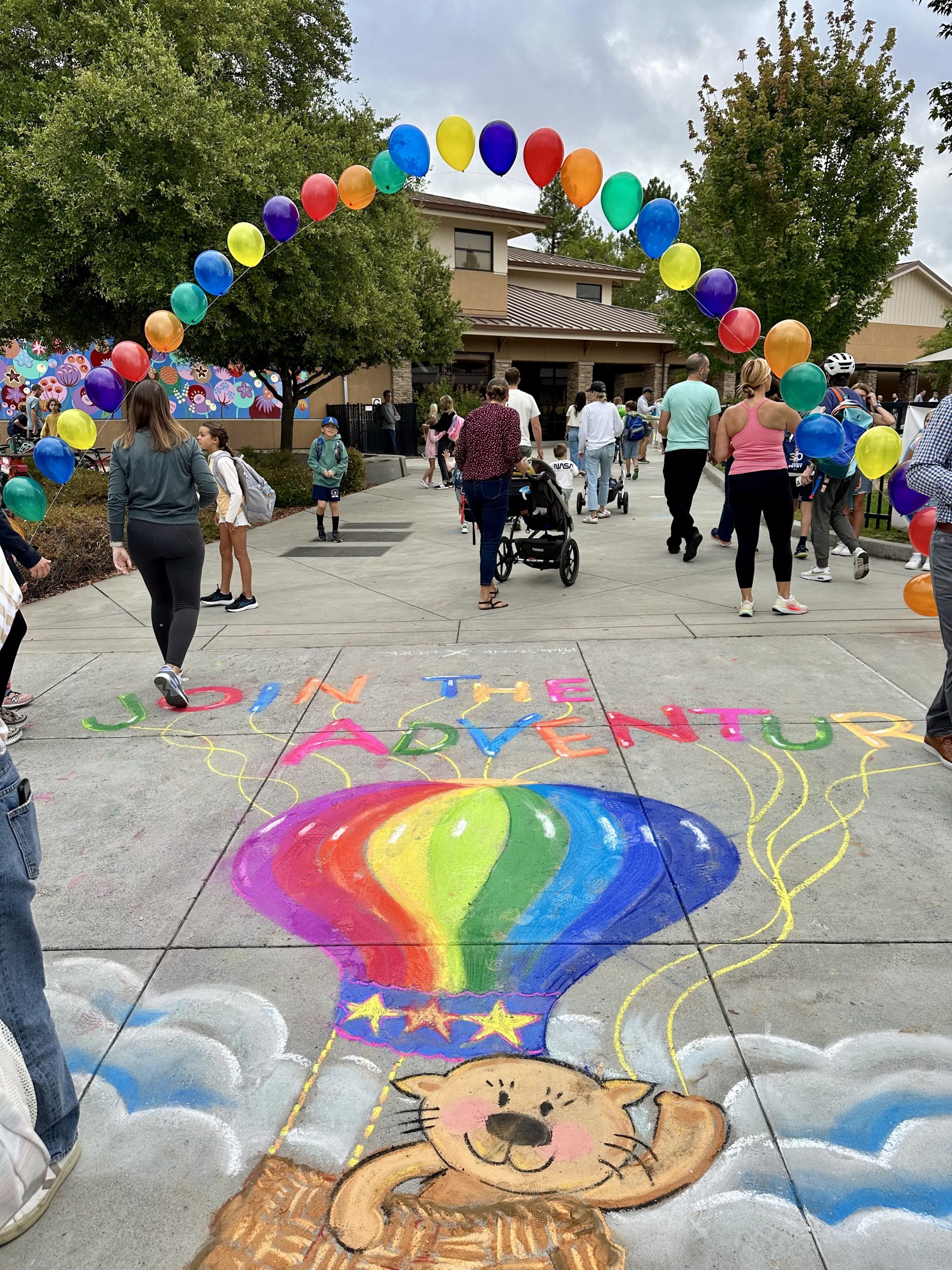 Oak Knoll kids greeted by Ollie the Otter chalk drawing - InMenlo