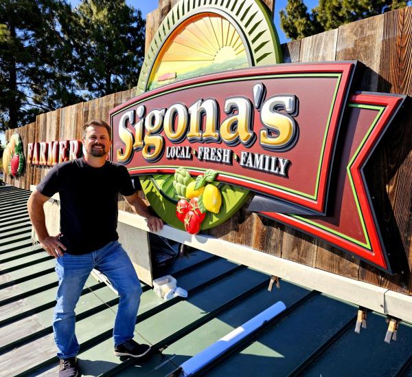 Sigona's Farmers Market celebrates 50 years in business - InMenlo