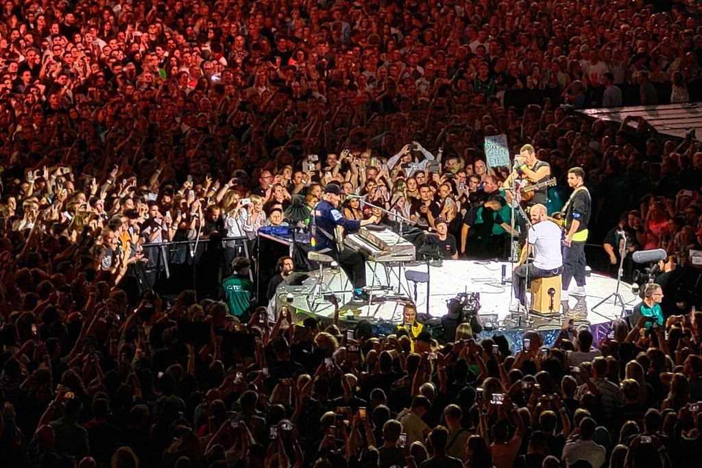 Coldplay concert at Stanford Stadium includes fireworks - InMenlo